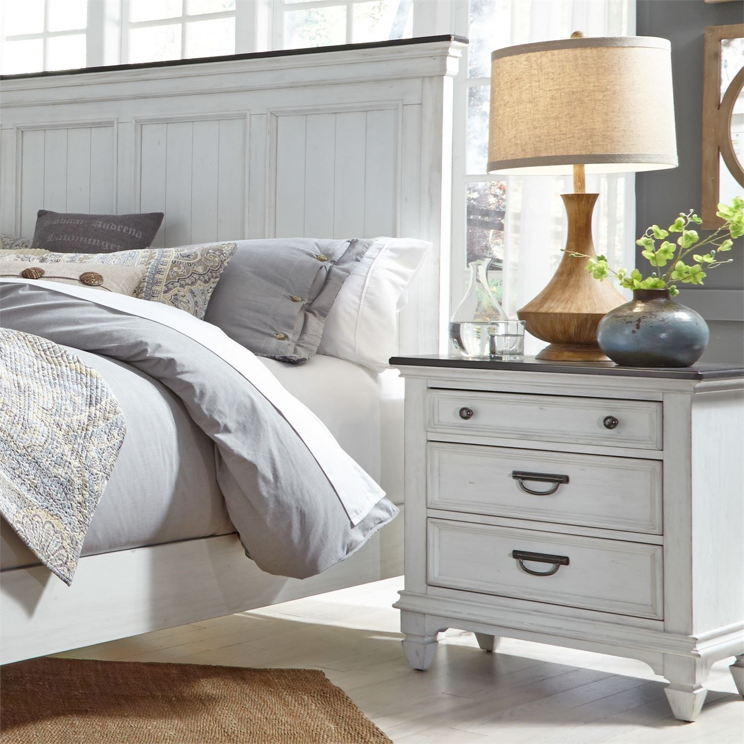 Liberty Furniture Allyson Park Cottage 3 Drawer Nightstand with Built ...